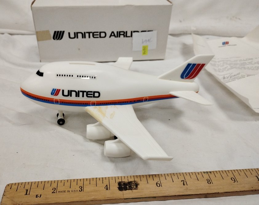UNITED AIRLINES PLASTIC AIRPLANE BANK WITH BOX