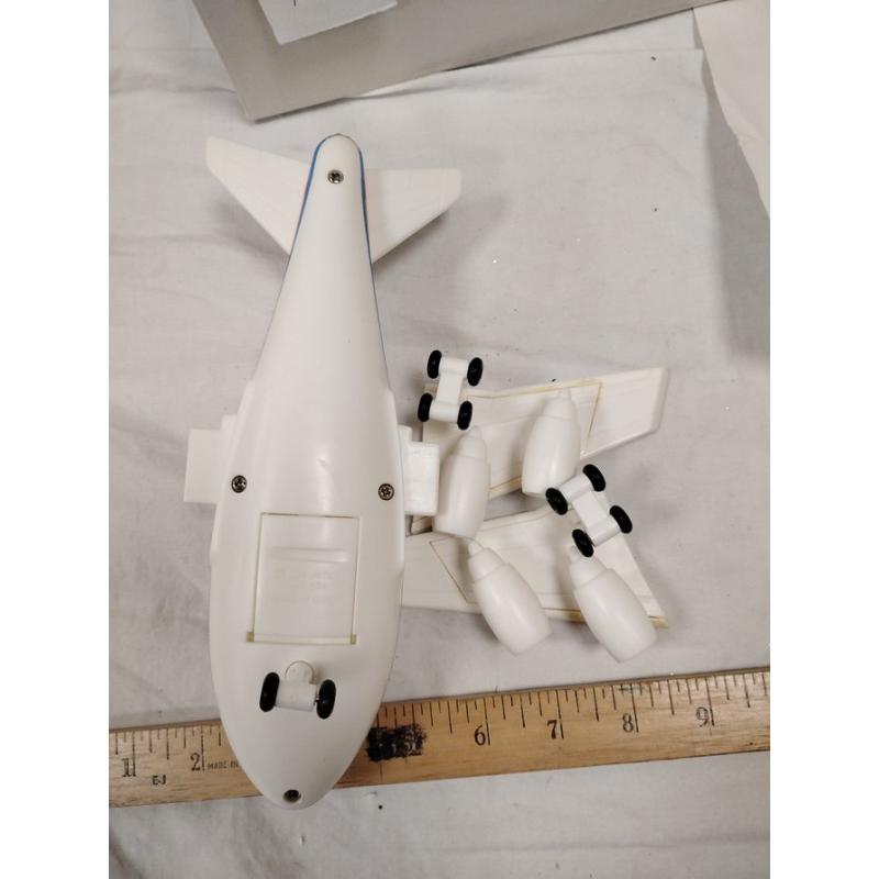 UNITED AIRLINES PLASTIC AIRPLANE BANK WITH BOX